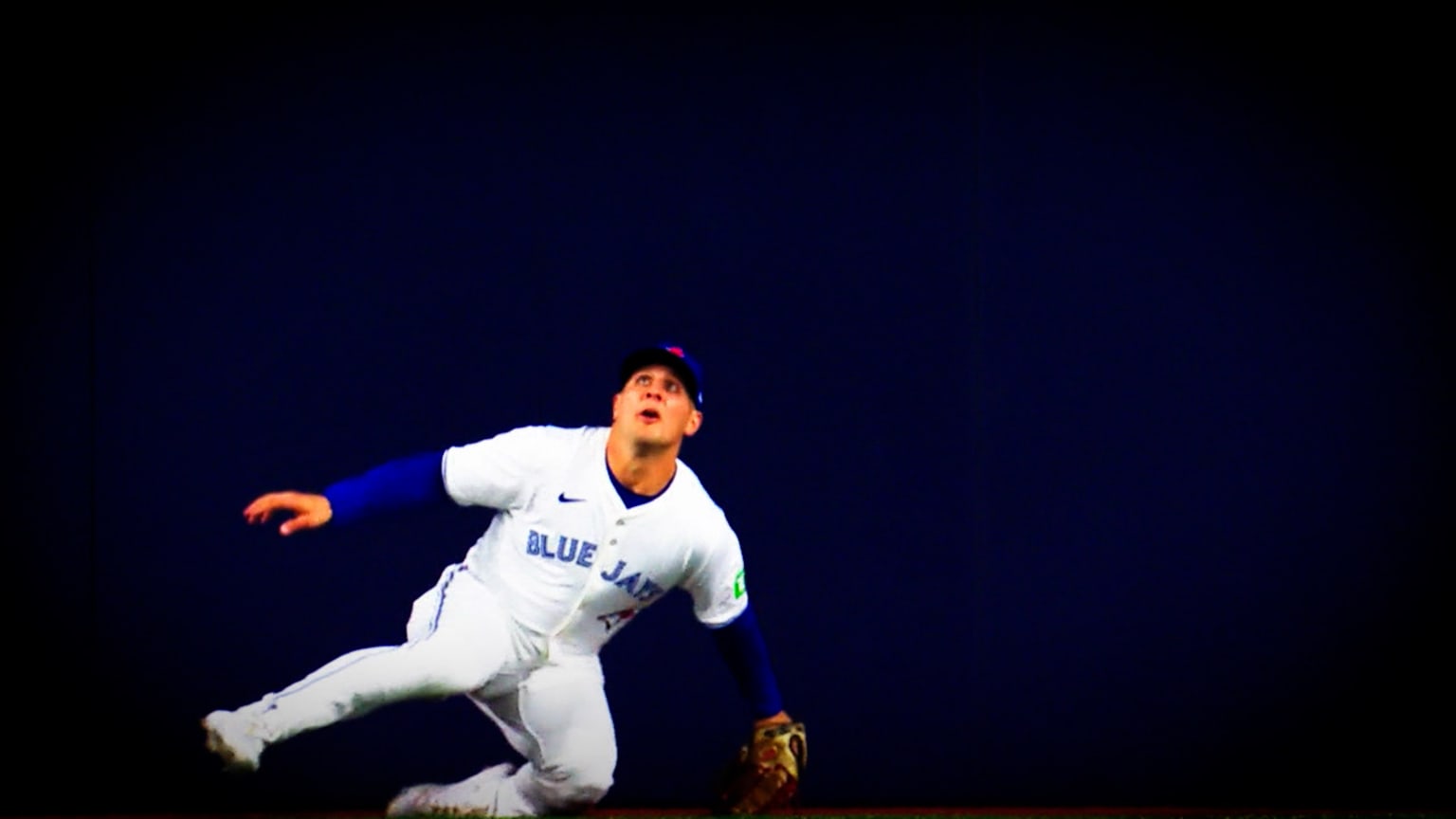 Daily Dash: Taylor's dive, Varsho's amazing catch | 04/30/2025 | MLB.com