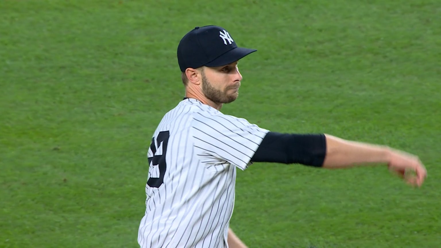 Austin Slater throws slowest pitch for Yankees | 09/10/2025 | New York ...