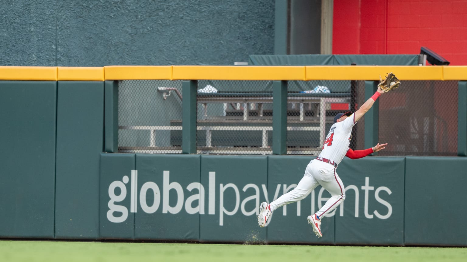 Jarred Kelenic's running catch | 07/02/2024 | Atlanta Braves