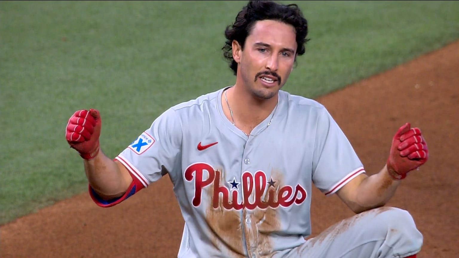 Garrett Stubbs reaches third on bunt single, errors | 09/07/2024 | Philadelphia Phillies