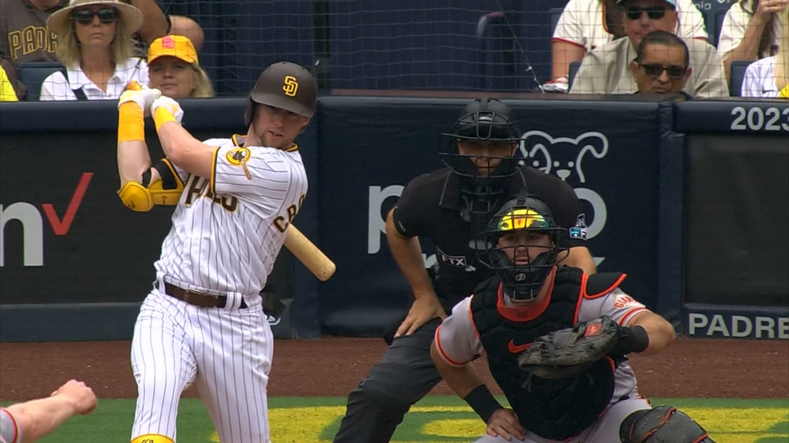 Jake Cronenworth sends an RBI double to center field | 10/05/2022 | San ...