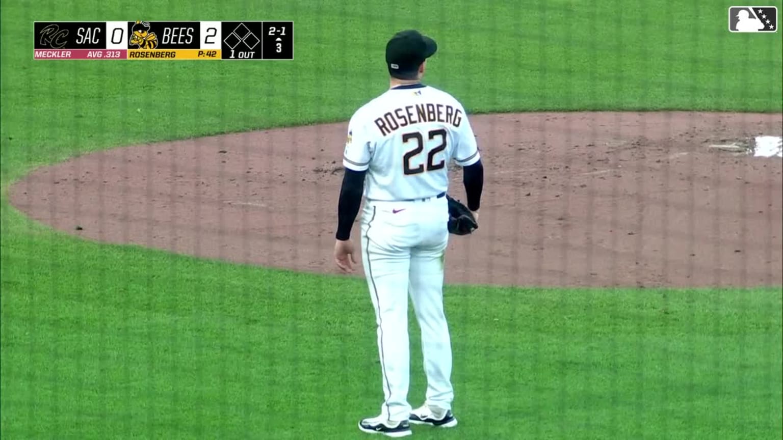 Kenny Rosenberg's great defensive stop | 09/07/2024 | MLB.com