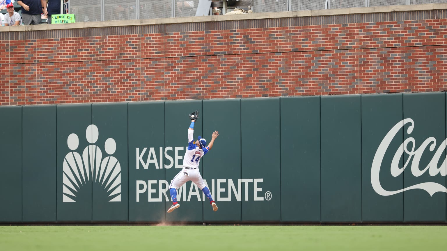 Adam Duvall se luce con atrapada en la 6ta | 29/06/2024 | Lasmayores.com