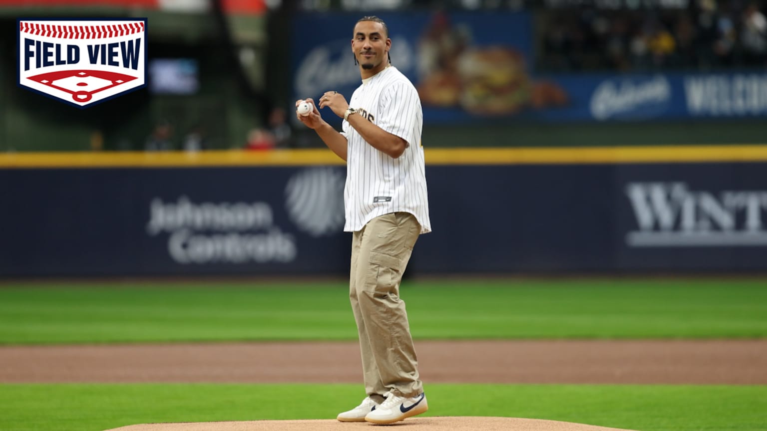Field View: Jordan Love throws out the first pitch | 03/26/2026 | MLB.com