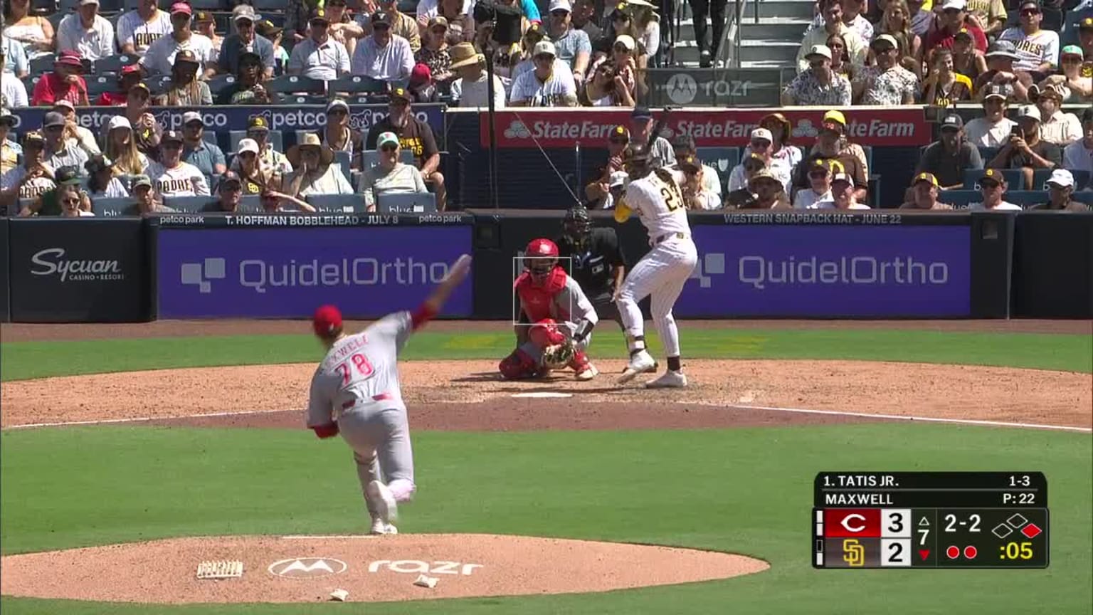 Zach Maxwell Ball to Fernando Tatis Jr. | 06/10/2026 | MLB.com