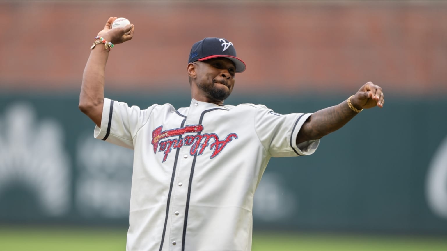 Usher throws out the first pitch for the Braves | 06/18/2025 | Atlanta ...