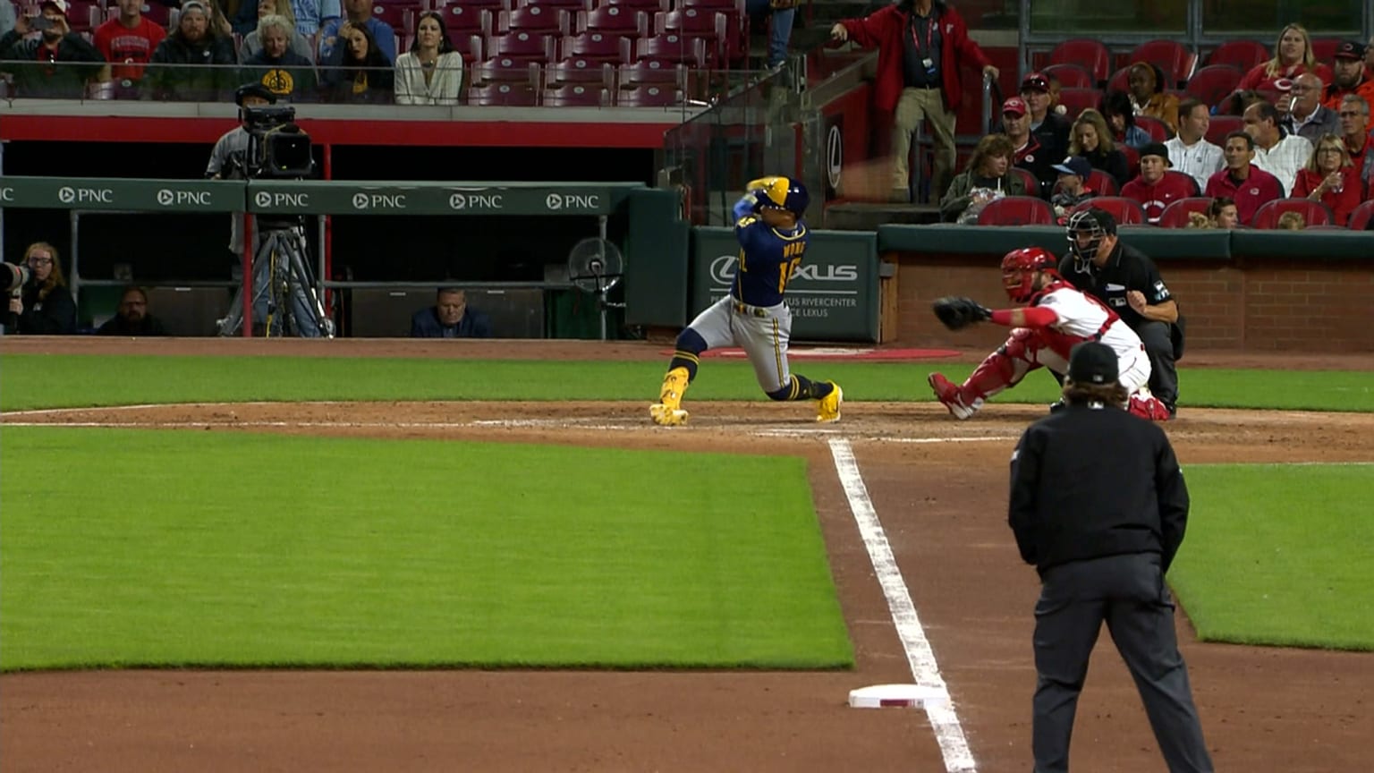 Kolten Wong crushes his third home run to right field | 09/22/2022 ...