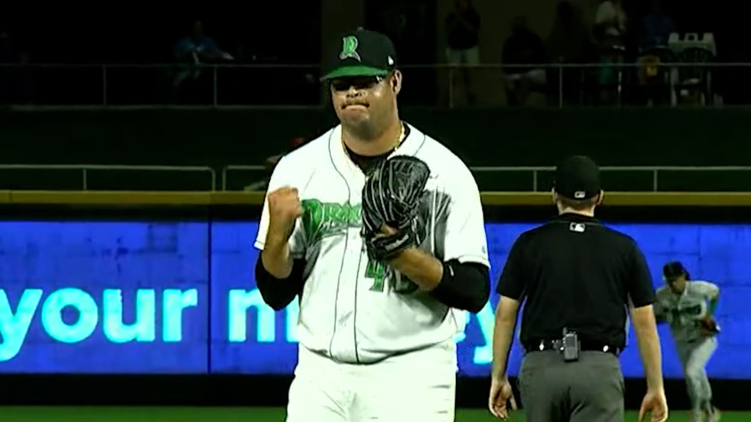 Zach Maxwell dials up the heat to strikeout a batter | 03/09/2023 | Los ...