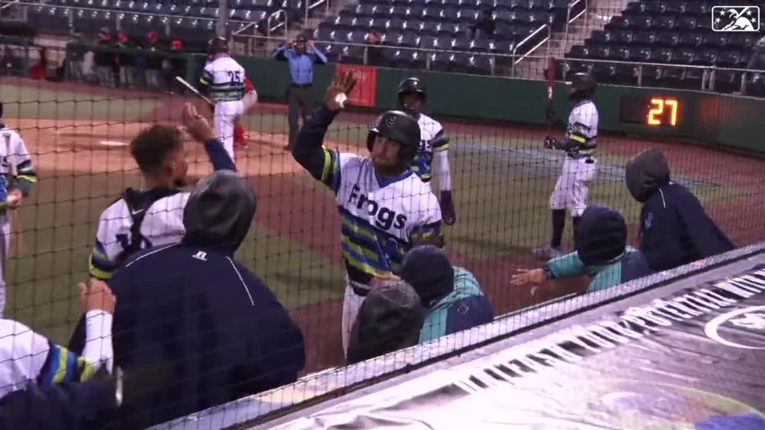 Tyler Locklear launches his first homer of the year | 19/04/2023 ...