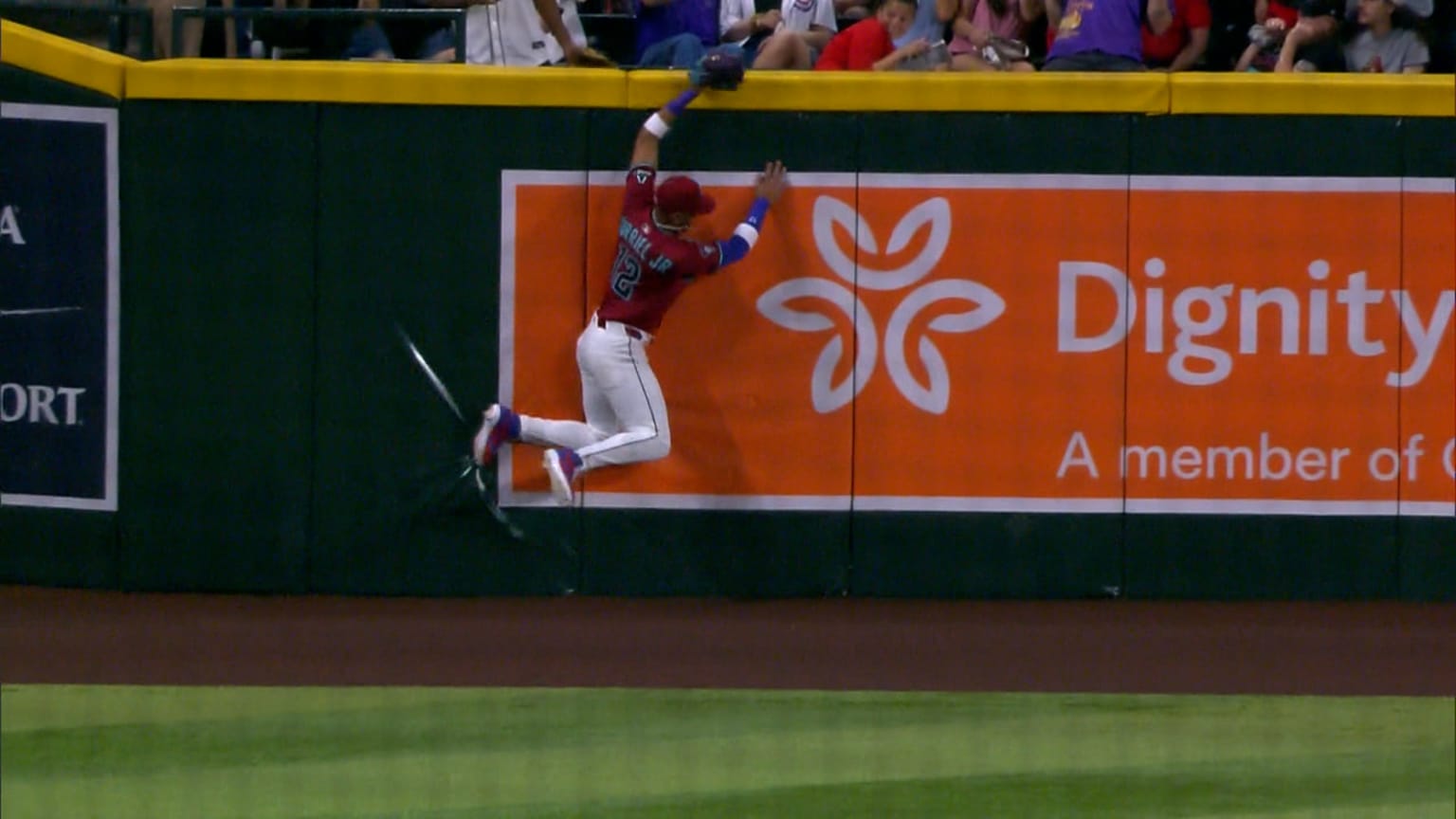 Lourdes Gurriel Jr.'s incredible catch at the wall | 06/10/2025 | MLB.com
