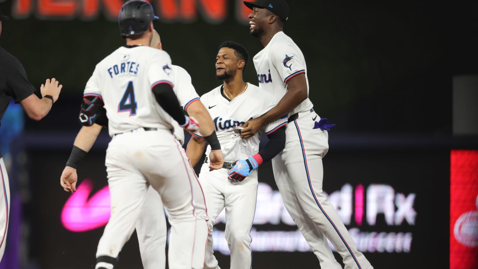 Otto Lopez's walk-off single | 06/19/2024 | Miami Marlins