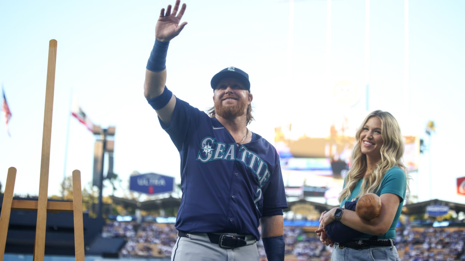 Justin Turner honored pregame in return to LA | 08/19/2024 | Seattle ...