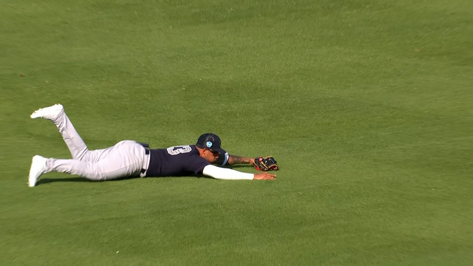 Everson Pereira makes diving catch in right field | 02/25/2023 | New ...
