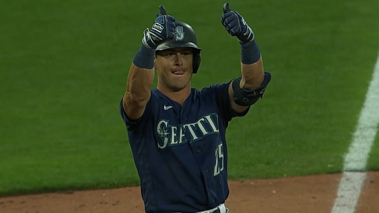 Dylan Moore drills an RBI triple to center field | 08/08/2023 | Seattle ...