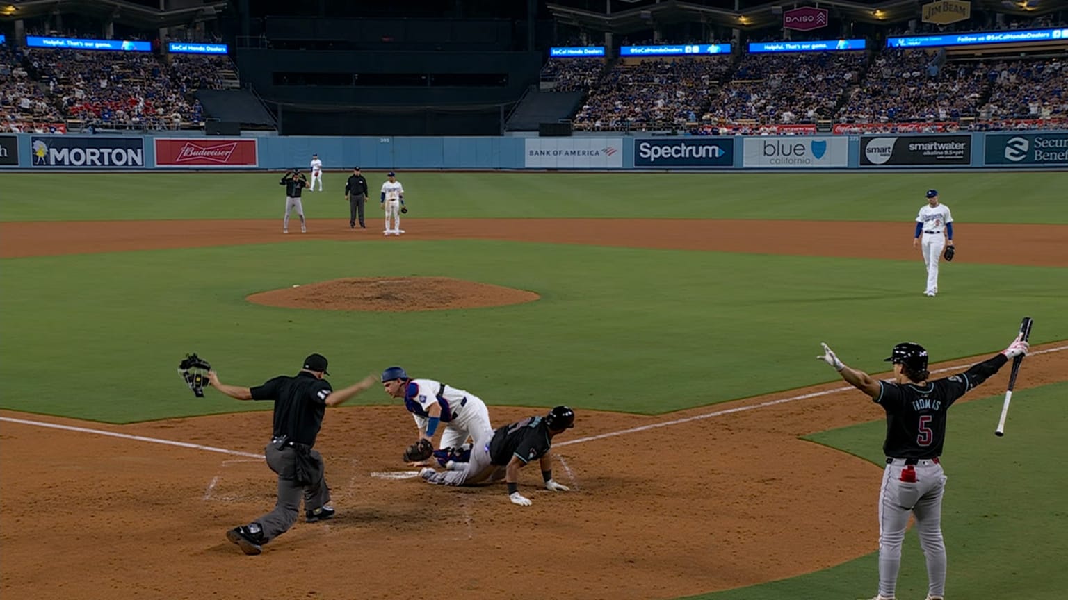 Gabriel Moreno scores and ties game off errant throw | 07/02/2024 | MLB.com