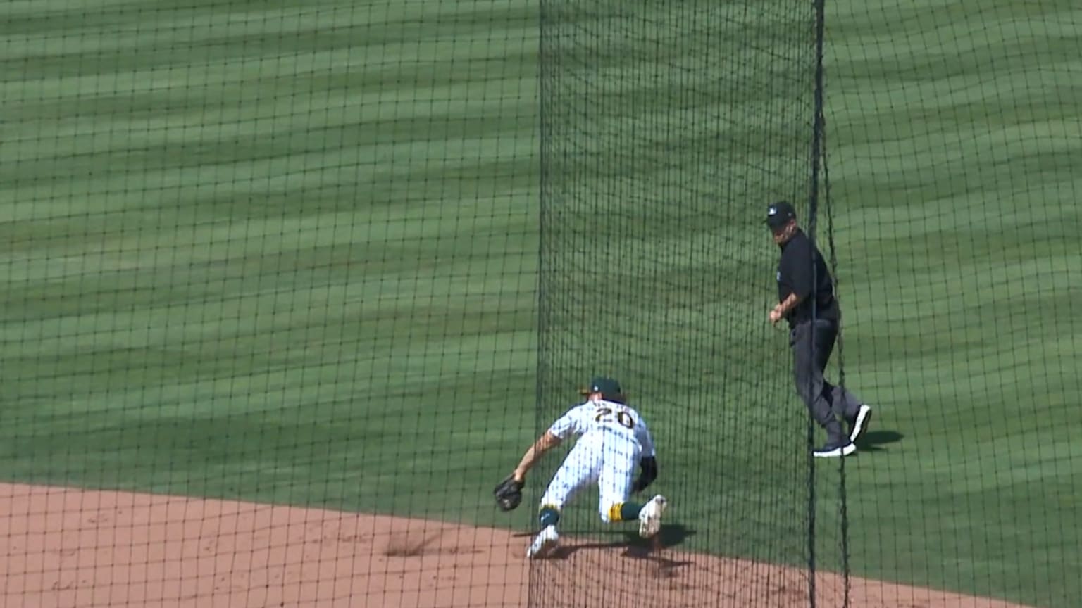 Zack Gelof's amazing diving stop | 09/10/2025 | MLB.com