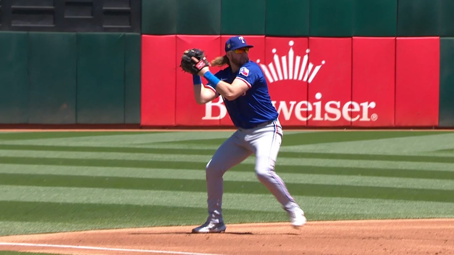 Davis Wendzel hace un fildeo de lujo | 08/05/2024 | Los Rangers de Texas