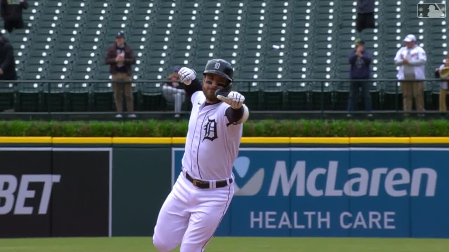 Haase drives in five runs, including the go-ahead hit | 05/03/2023 ...