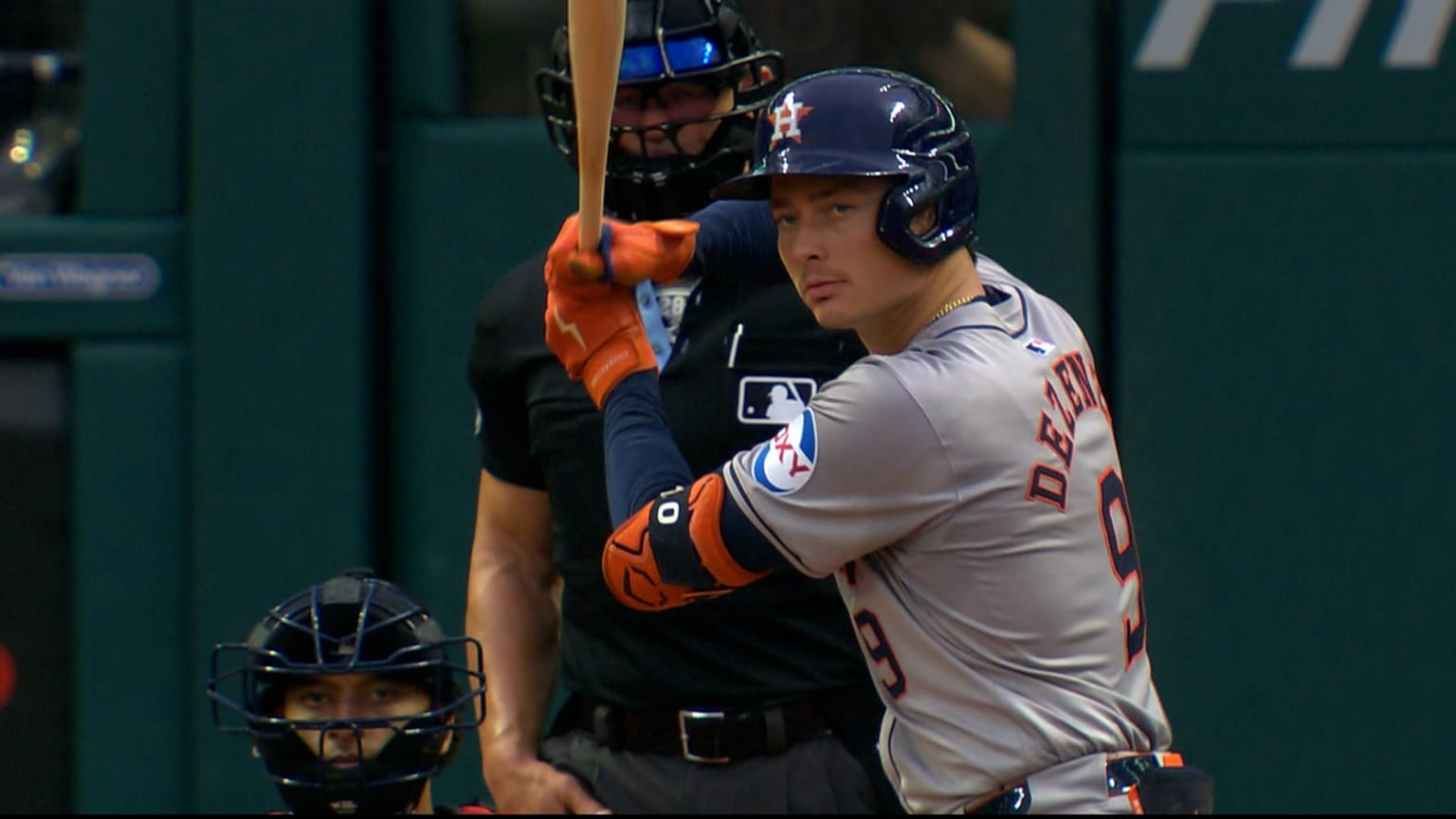Astros score two on throwing error | 09/28/2024 | Houston Astros