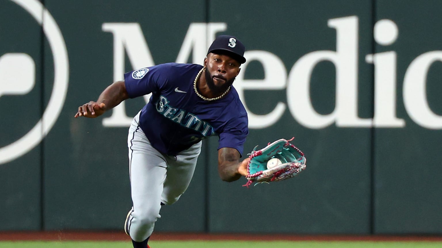 Randy Arozarena's fantastic diving catch | 09/22/2024 | Seattle Mariners