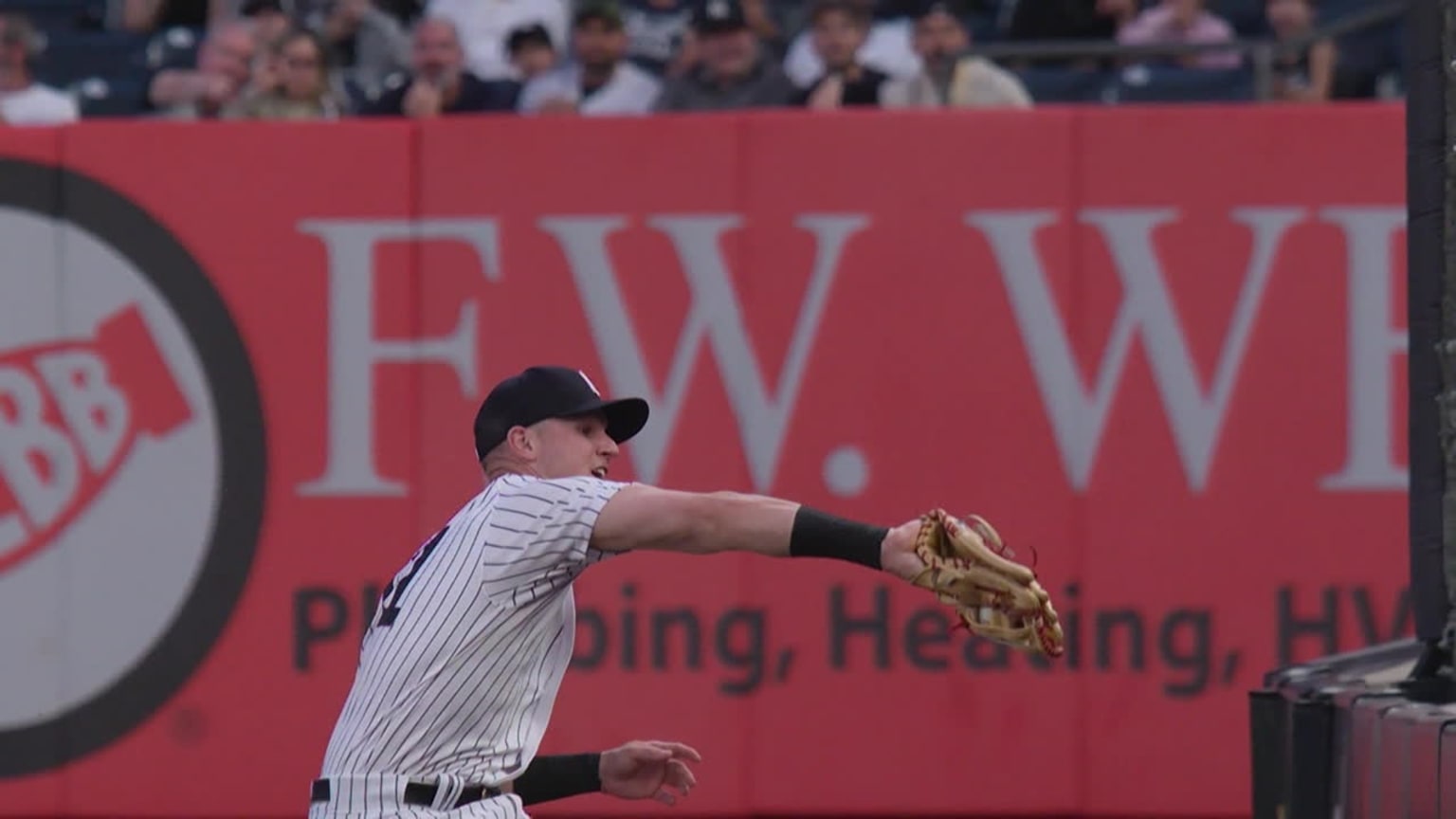 Jake Bauers makes a nice running catch in foul ground | 06/09/2023 ...