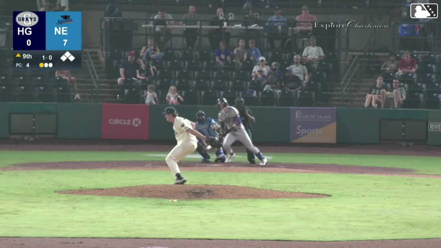 Mason Nichols makes a behind-the-back catch | 08/17/2025 | MLB.com