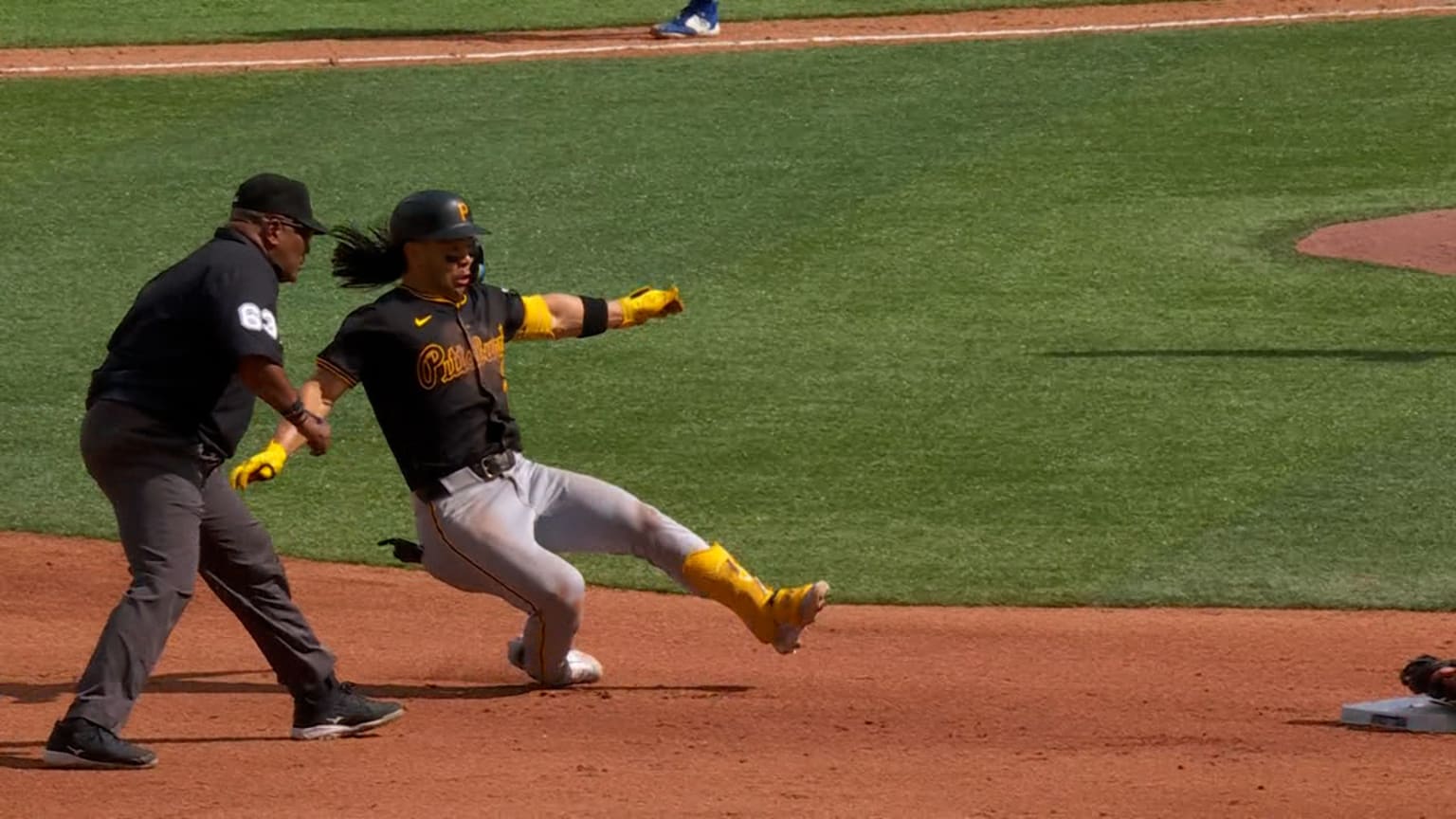 Connor Joe pega un sencillo remolcador | 01/06/2024 | Los Pirates de ...
