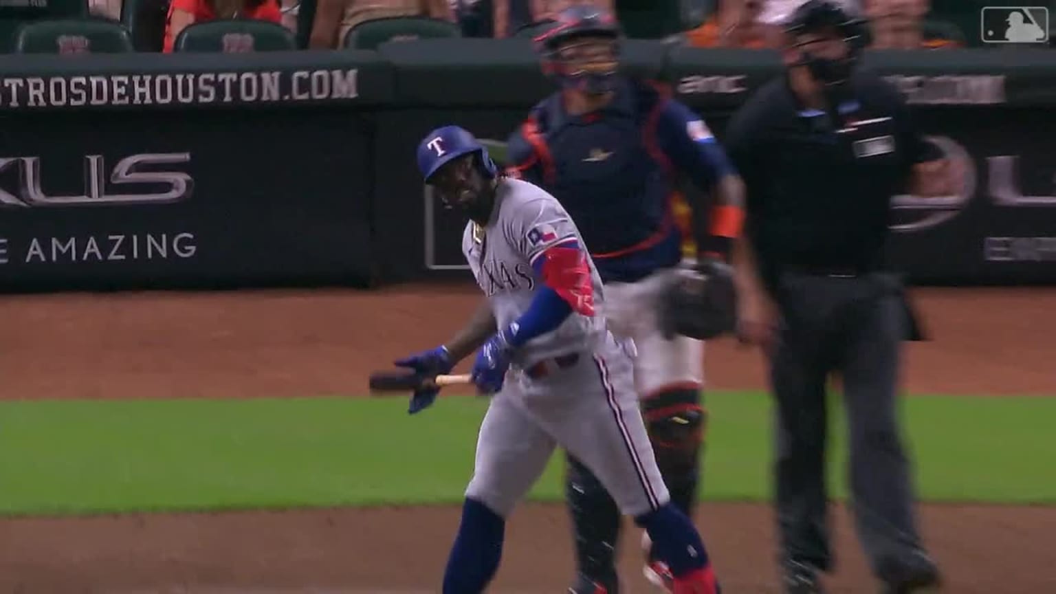 Adolis García sacude jonrón con casa llena | 26/07/2023 | Los Brewers de Milwaukee