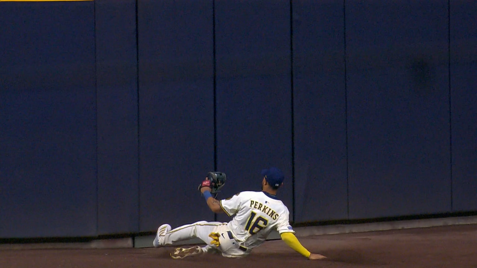 Blake Perkins' slick sliding catch | 09/18/2025 | Milwaukee Brewers