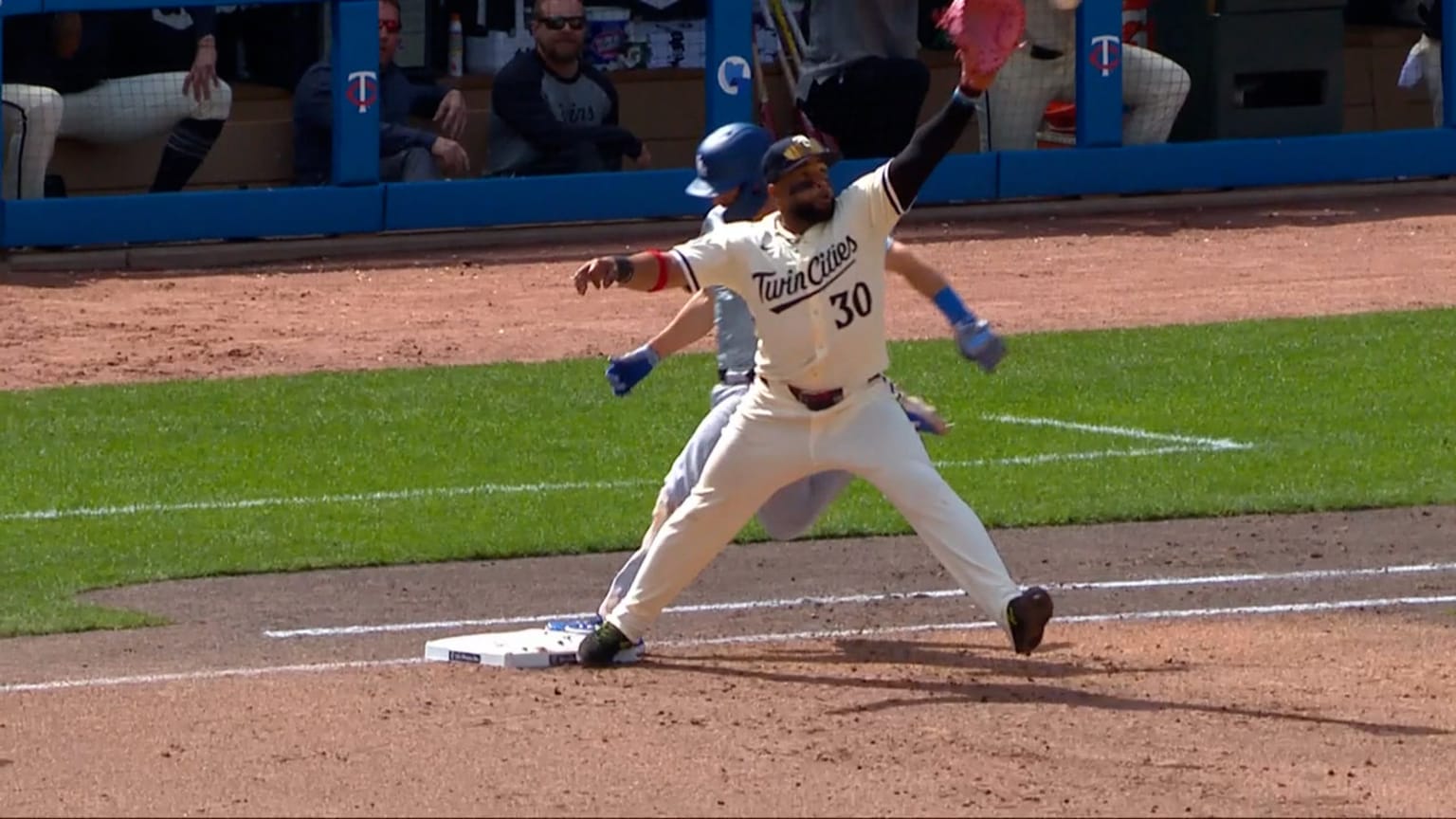 Austin Barnes safe at first after review | 04/10/2024 | Los Angeles Dodgers