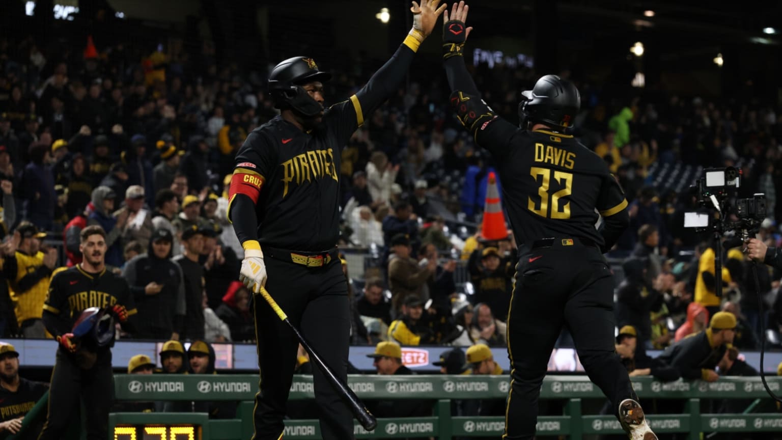 Henry Davis' solo home run (1) | 05/01/2026 | Pittsburgh Pirates