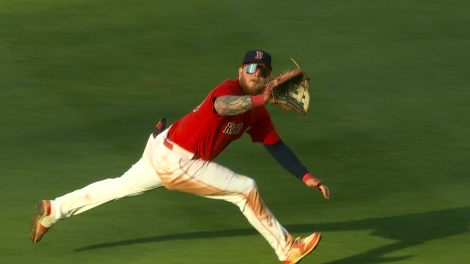 Alex Verdugo races in tight to make a diving catch | 08/27/2022 | MLB.com