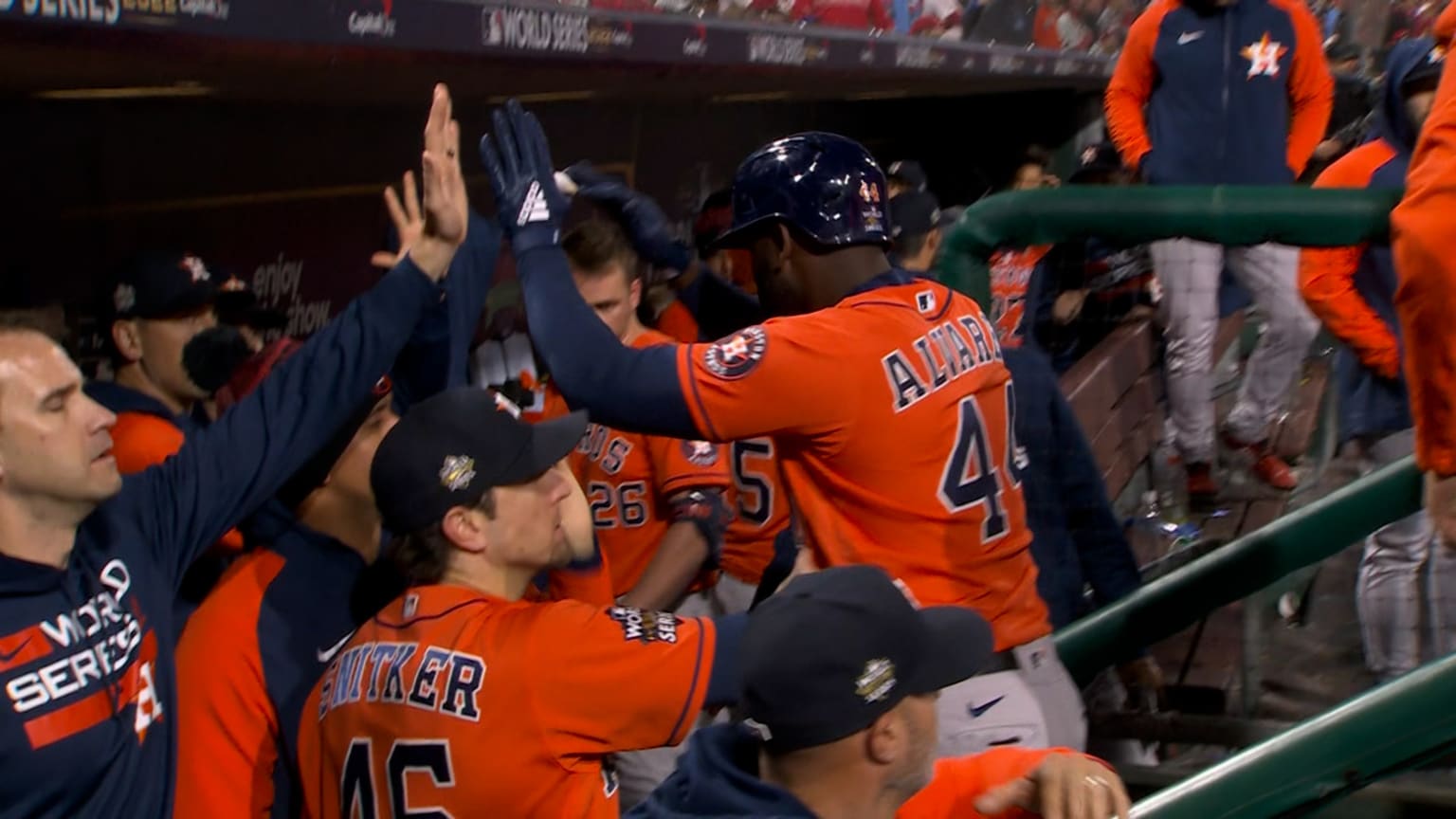 Yordan Alvarez plates on Altuve on groundout | 11/03/2022 | MLB.com