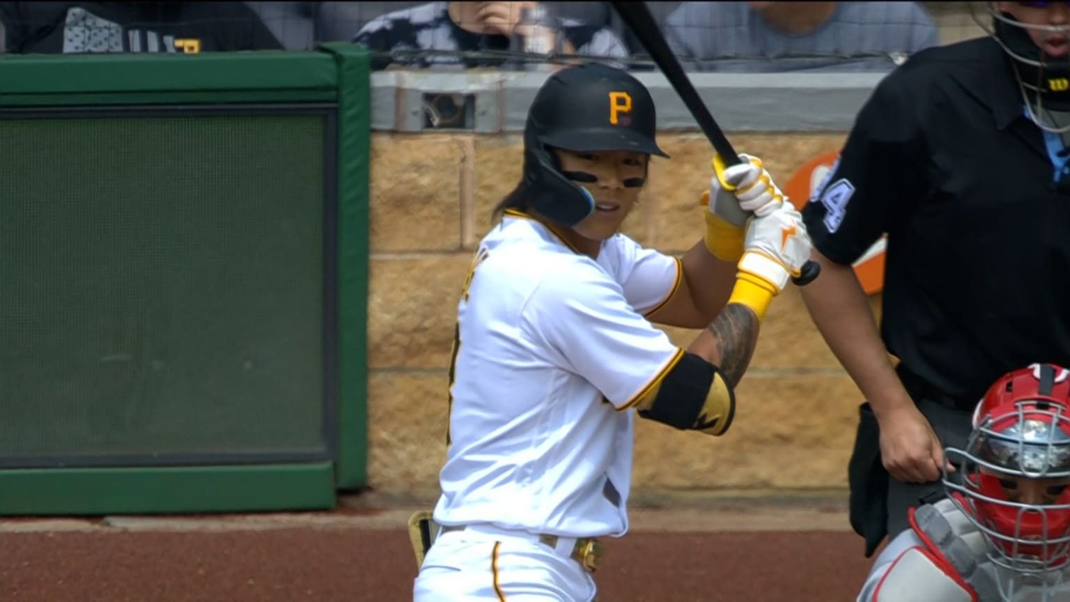 Ji Hwan Bae laces a two-run single to center field | 06/04/2023 ...