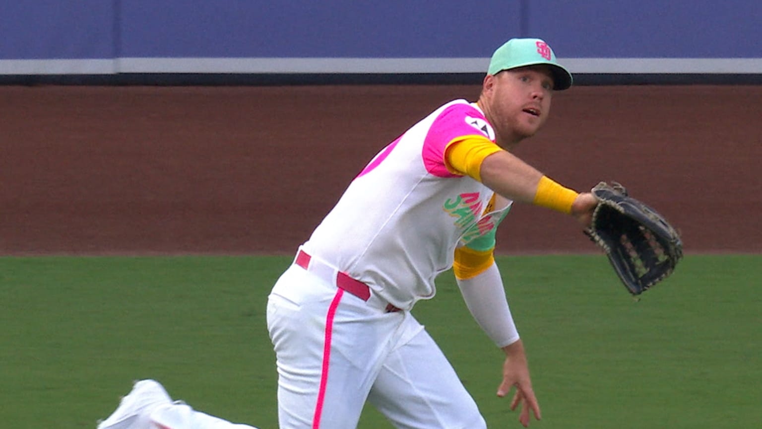 Gavin Sheets' diving catch | 06/20/2025 | San Diego Padres