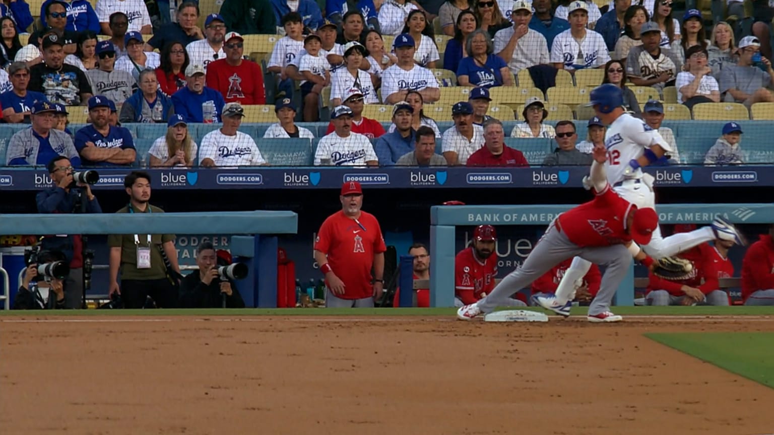 Alex Call es declarado out en primera | 05/06/2026 | Los Angels de Los ...