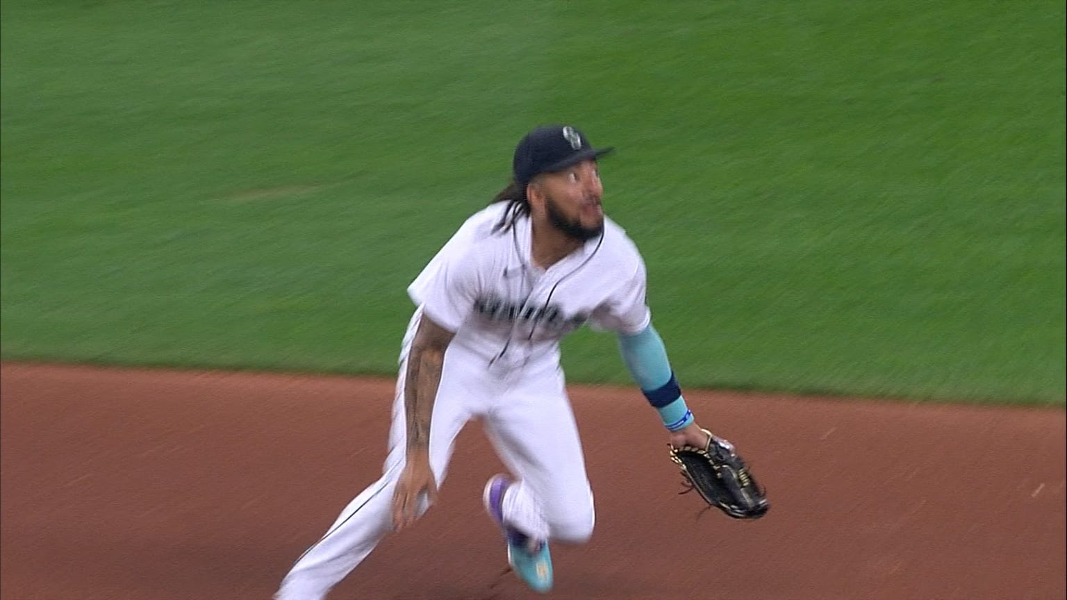 Austin Riley reaches thanks to Crawford's error | 09/10/2022 | Atlanta ...