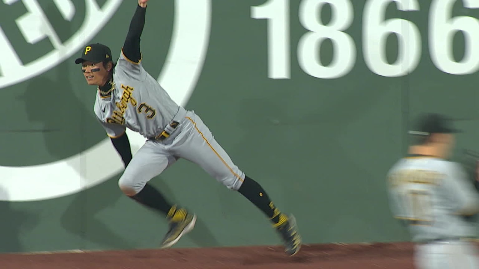 Ji Hwan Bae makes leaping catch at the wall in 8th | 04/04/2023 ...