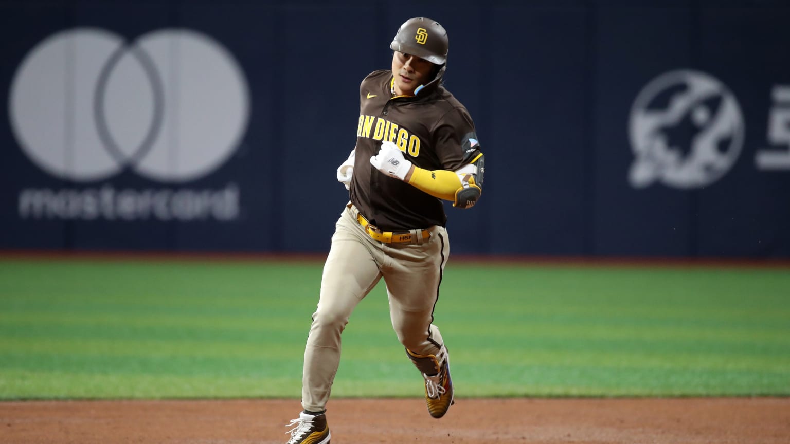 Ha-Seong Kim belts a two-run homer in home country | 03/17/2024 | San ...