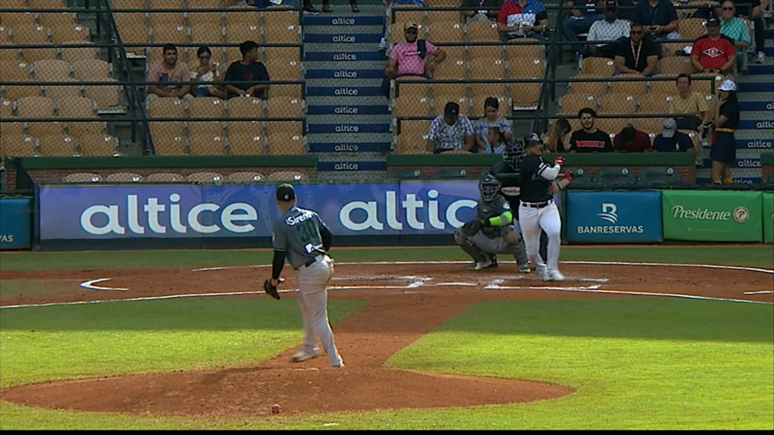 Yanier Díaz pega par de hits con Leones del Escogido | 19/11/2022 | Los ...