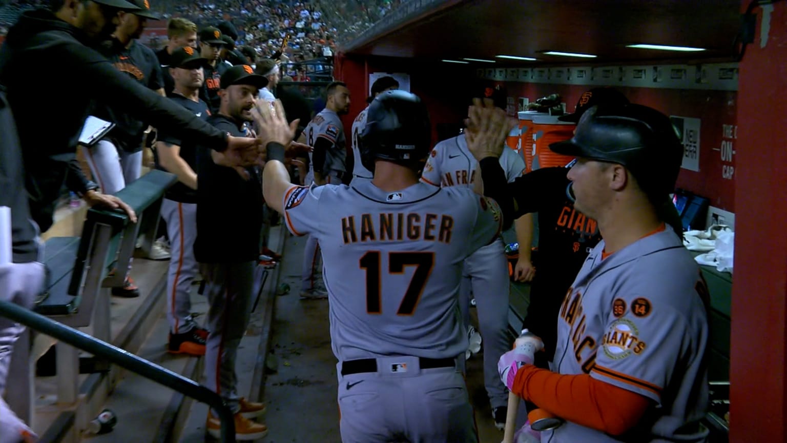 LaMonte Wade Jr. lifts a sacrifice fly to right field | 09/19/2023 ...