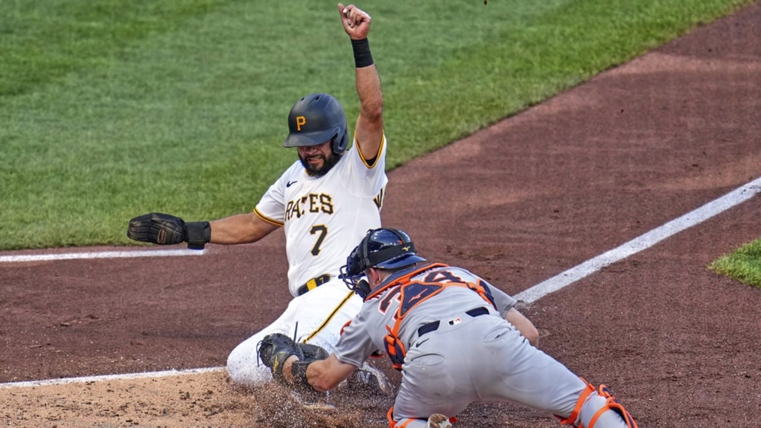 Javier Báez nabs Isiah Kiner-Falefa at the plate | 07/22/2025 | Detroit ...