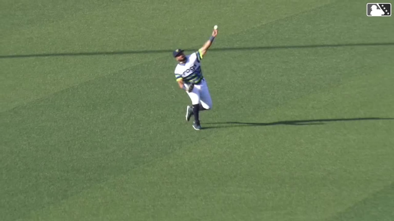 Victor Labrada's outfield assist | 06/22/2024 | Seattle Mariners