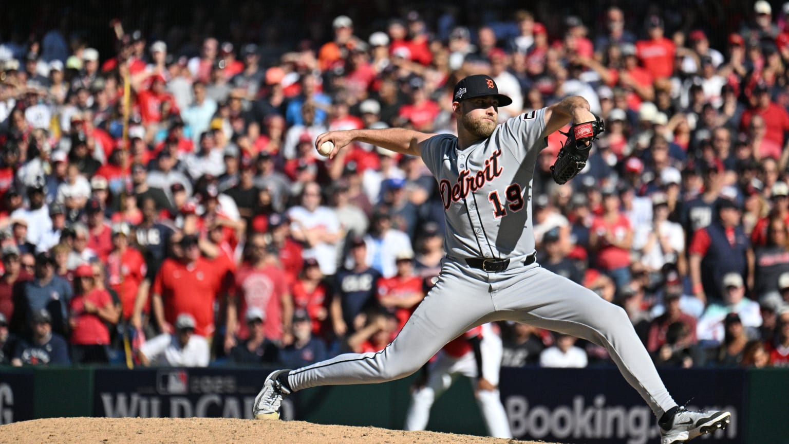 Will Vest strands the game-tying run in the 8th | 09/30/2025 | MLB.com