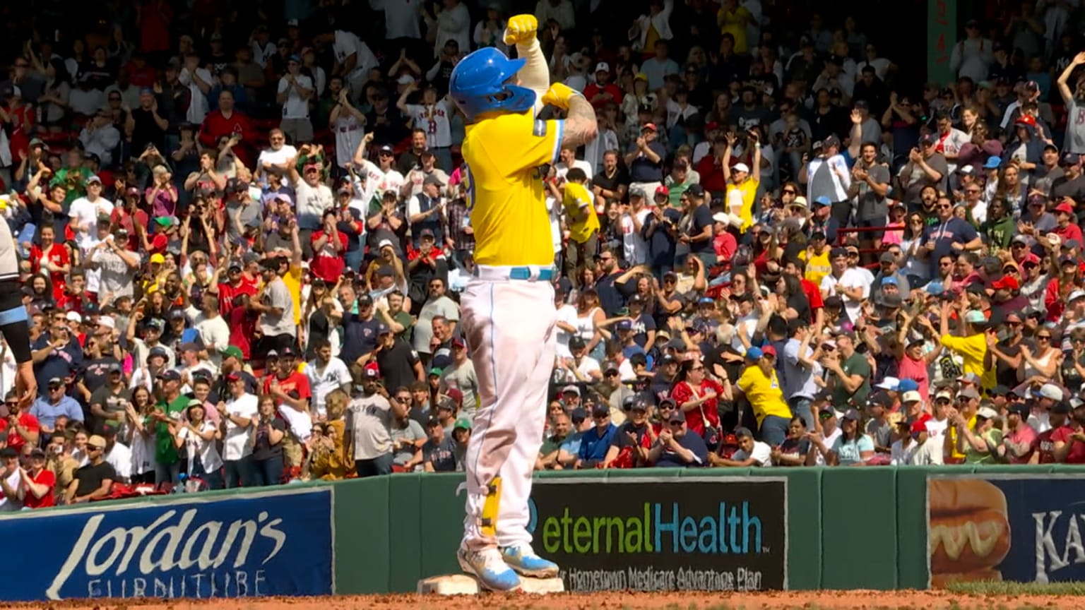 Alex Verdugo knocks an RBI double to left field | 06/18/2023 | Boston ...