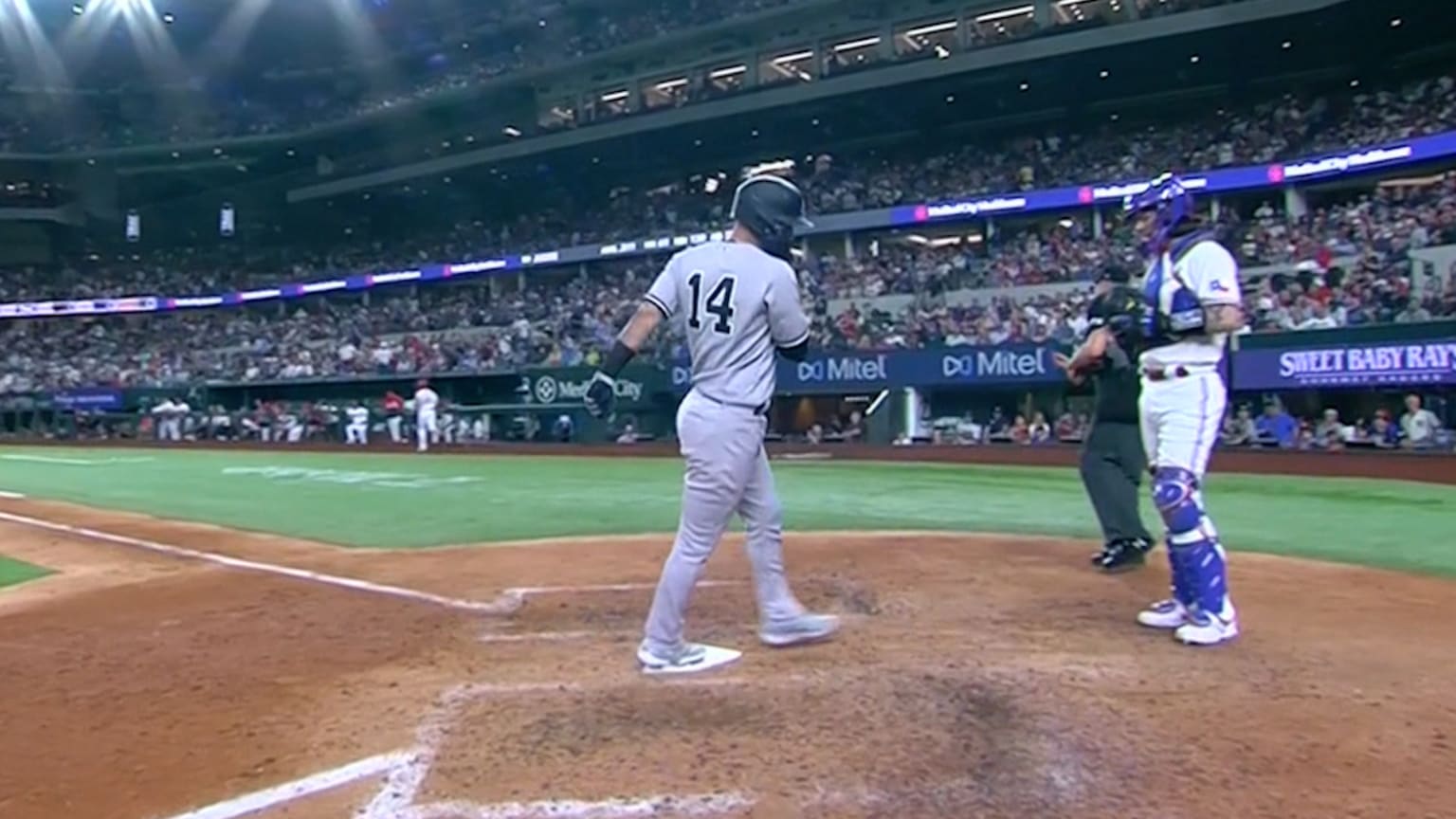 Marwin Gonzalez cranks a solo home run to right field | 10/03/2022 ...