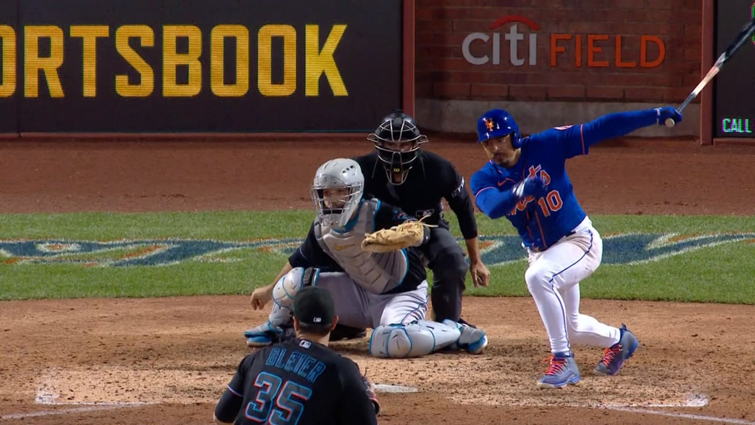 Eduardo Escobar ties the game with a two-run single | 09/28/2022 | New ...