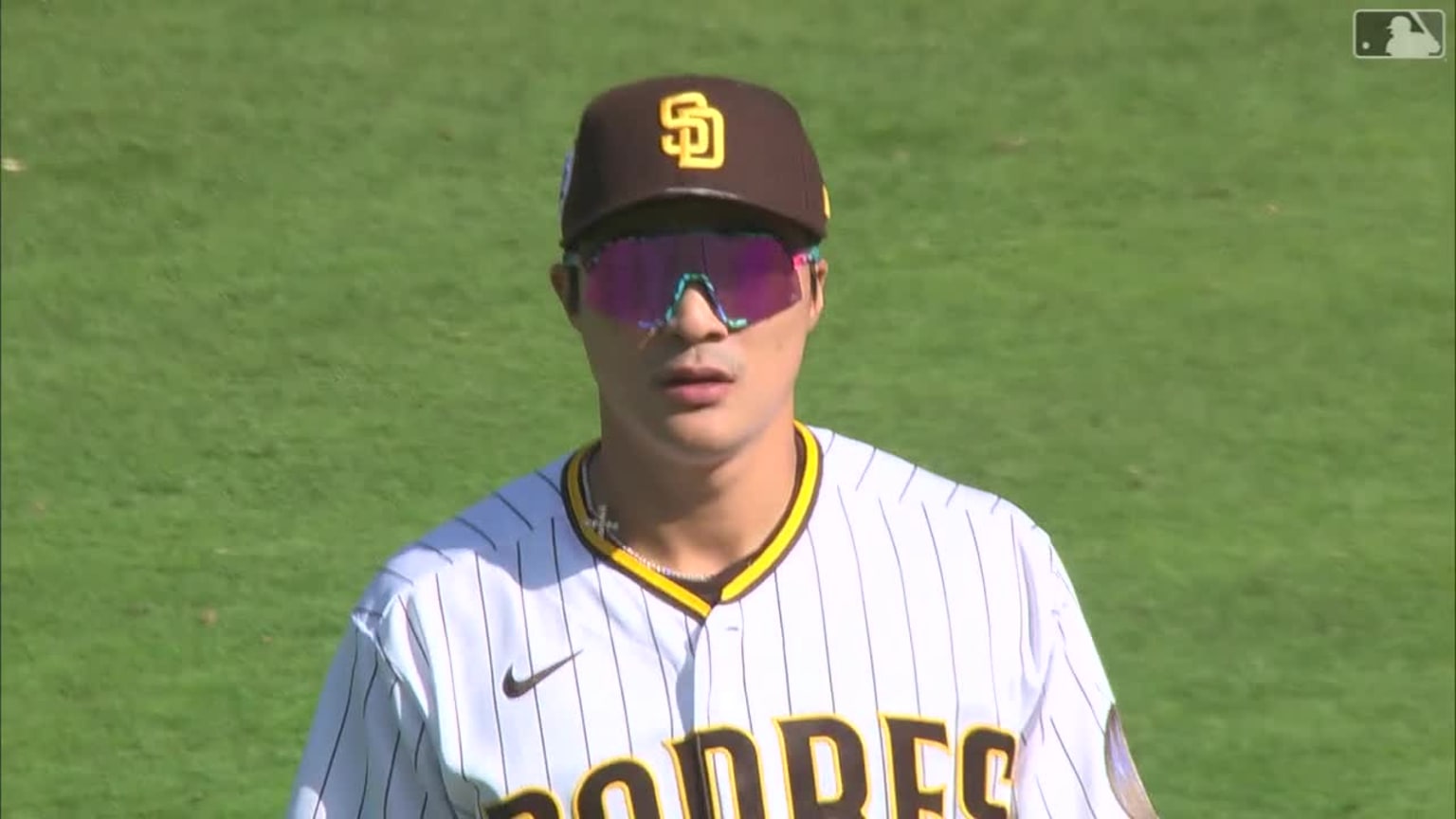 Ha-Seong Kim's sprawling catch | 04/15/2023 | San Diego Padres