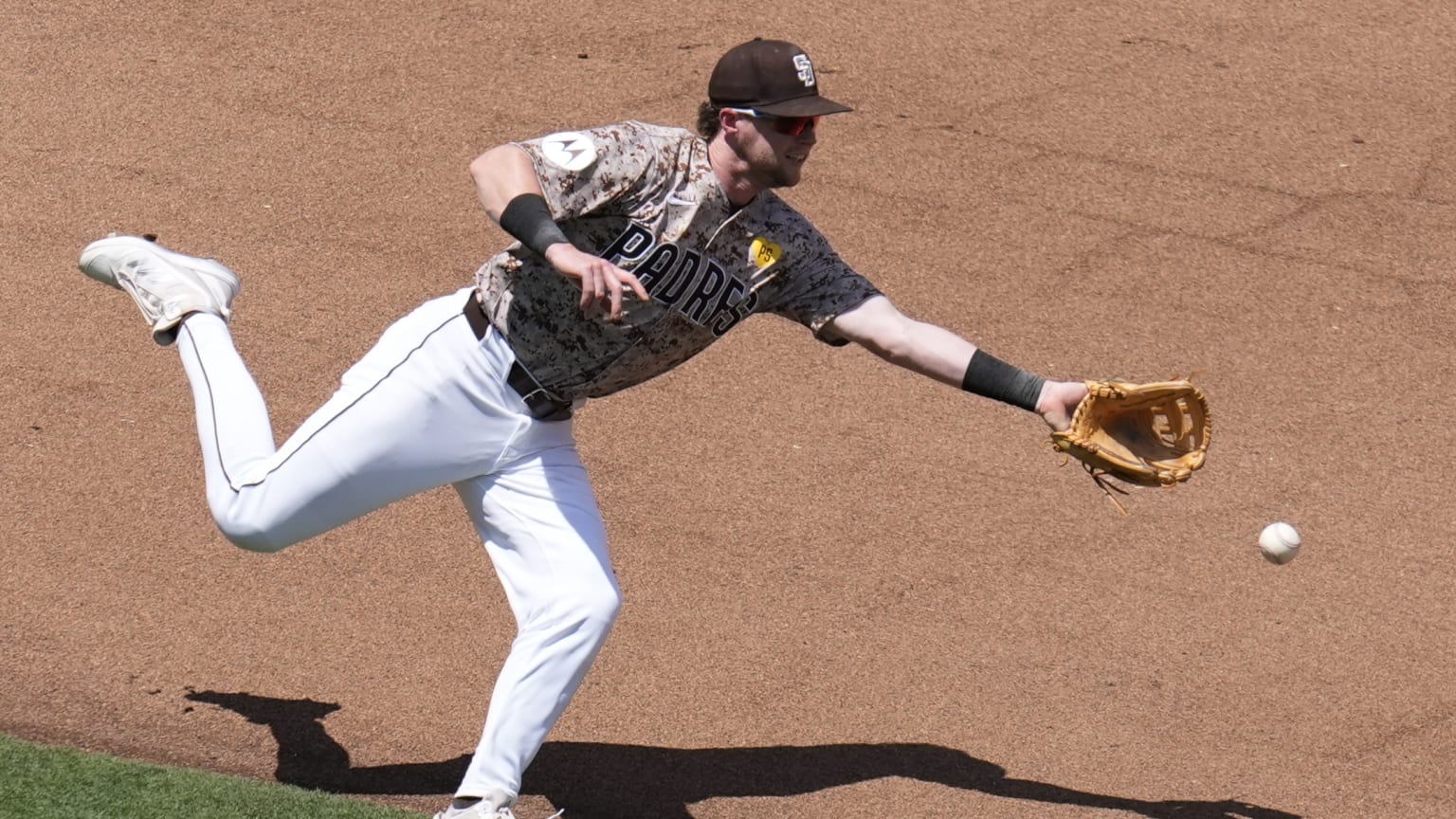 Jake Cronenworth's smooth defensive play | 06/23/2024 | San Diego Padres