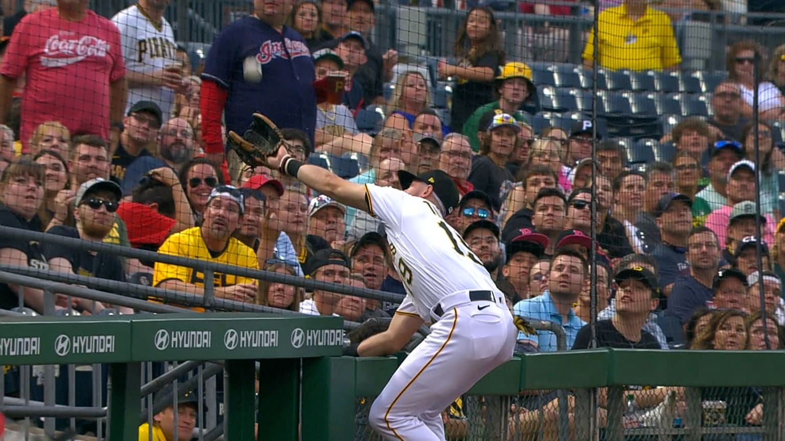 Triolo makes an incredible catch in foul territory | 07/18/2023 ...
